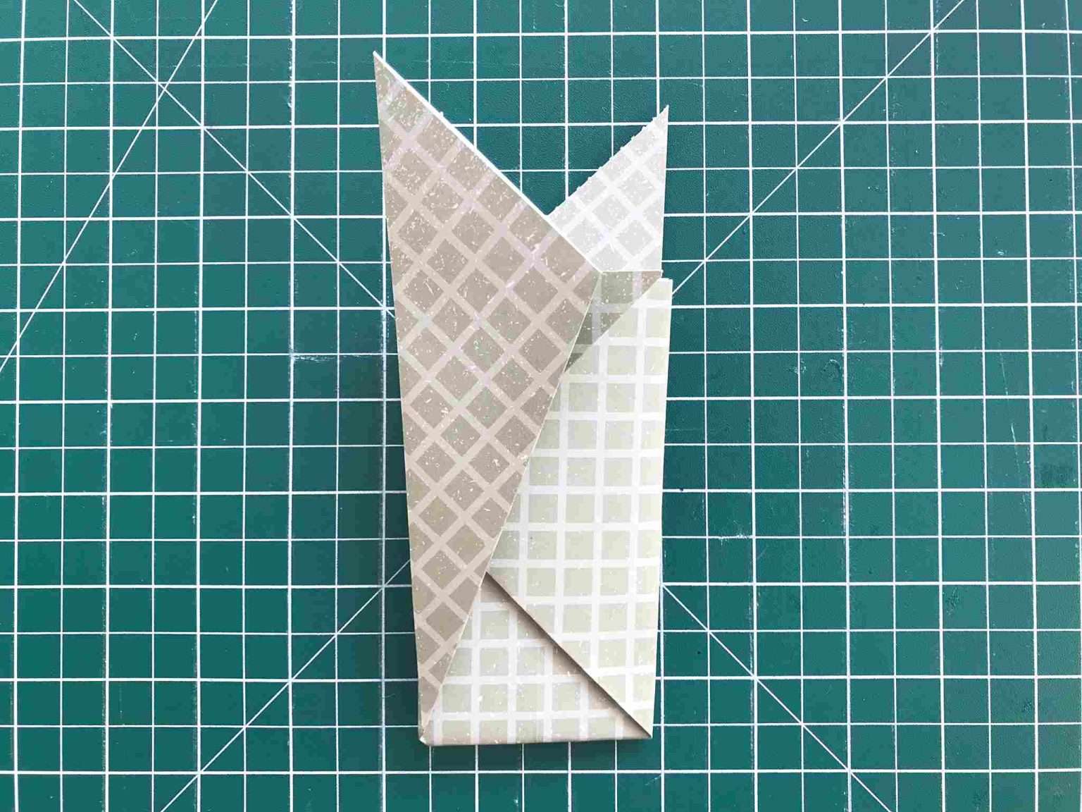 Step-by-Step Guide to Crafting an Elegant Origami Gift Bag